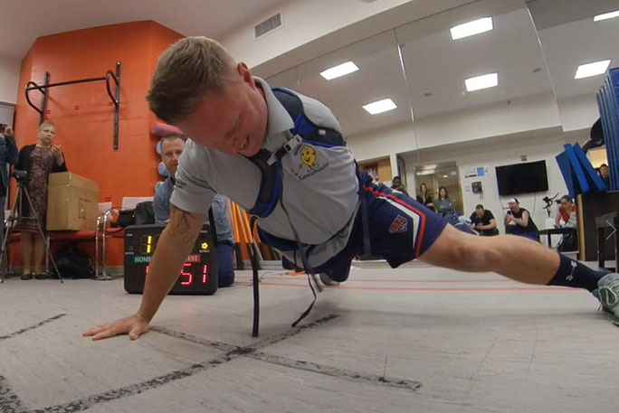 This inspiring Army veteran conquered a one-armed push up record to ...