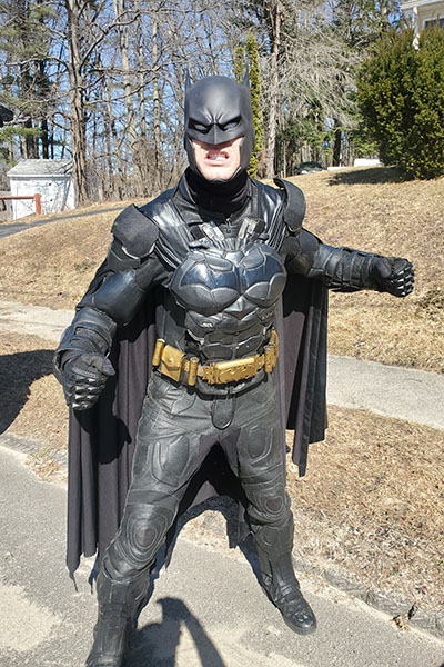 Cosplayer creates record-breaking Batman costume with 30 working ...