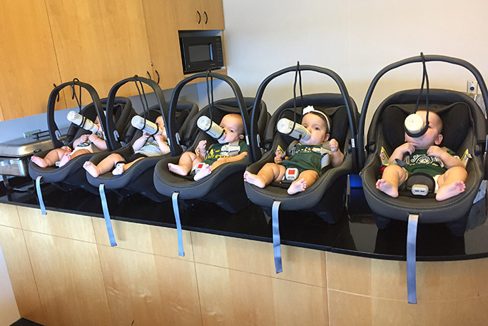 Dad breaks marathon records pushing quintuplets | Guinness World Records