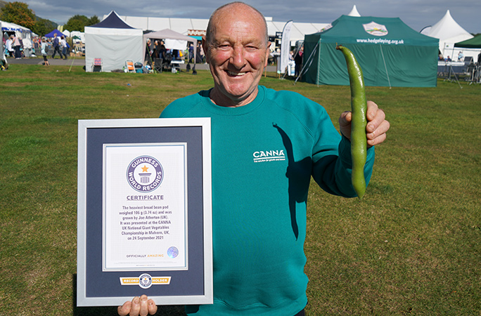 Giant vegetable showdown sees 4 world records broken | Guinness World ...