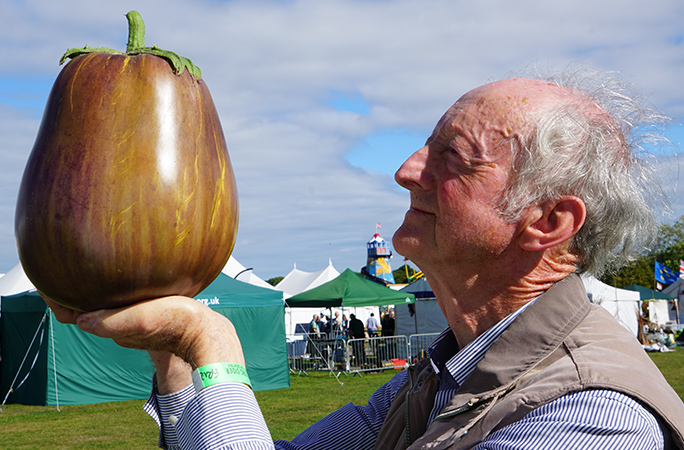 Giant vegetable showdown sees 4 world records broken | Guinness World ...