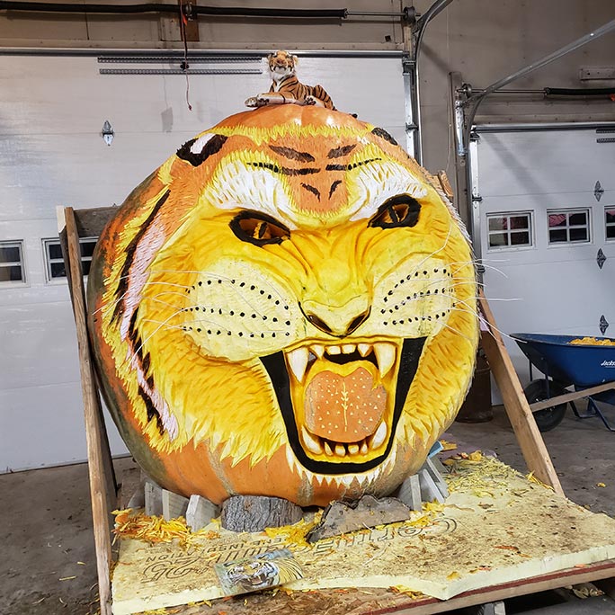 Monster pumpkin heavier than a small car breaks world record | Guinness ...