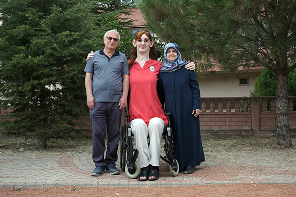 Turkey’s Rumeysa Gelgi confirmed as tallest woman living | Guinness ...