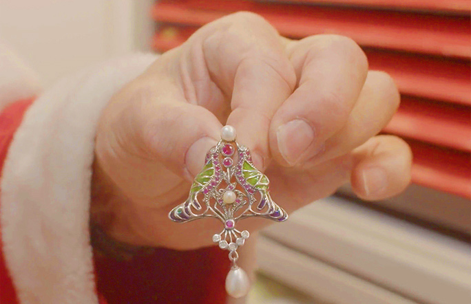 Christmas brooch collection record smashed with almost 8,000 | Guinness ...