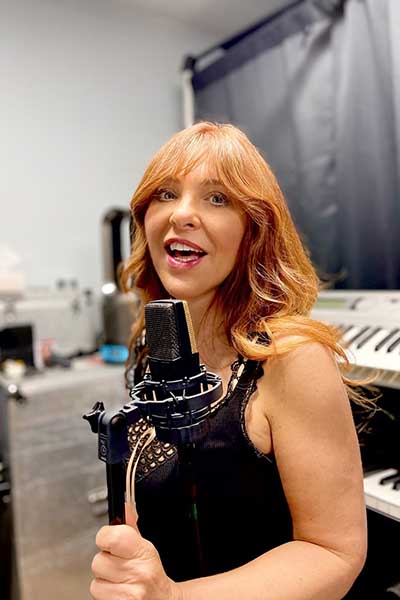 Canadian singer hits the world’s lowest vocal note for a female ...