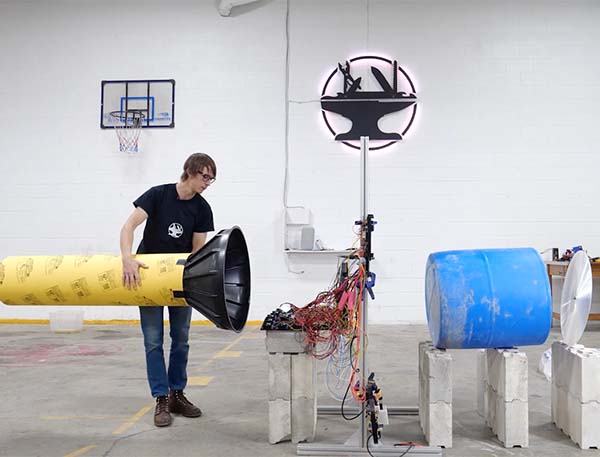 Canadian inventor Hacksmith creates the world’s brightest flashlight ...