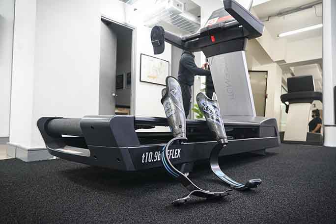 American mom breaks 100-mile treadmill record in less than a day ...