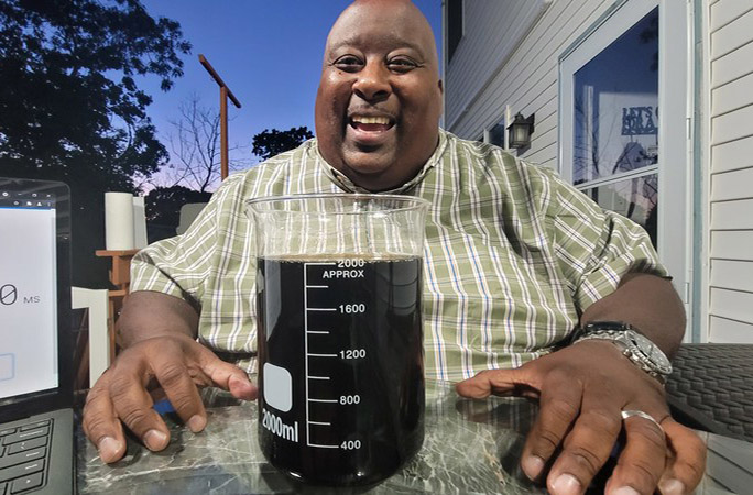 YouTuber BadlandsChugs drinks 2L bottle of soda in record-breaking time ...