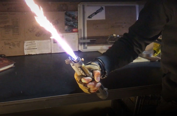 World's first retractable lightsaber created by Russian YouTuber ...