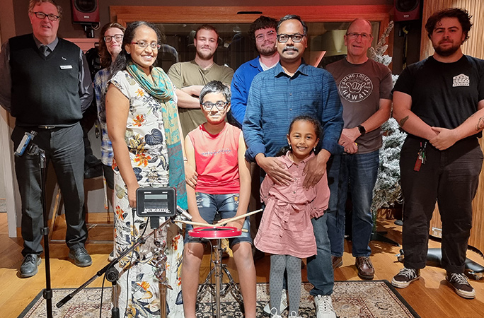 World's fastest drummer: 11-year-old achieves 2,370 BPM | Guinness ...