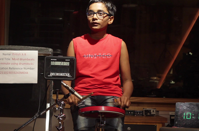World's fastest drummer: 11-year-old achieves 2,370 BPM | Guinness ...