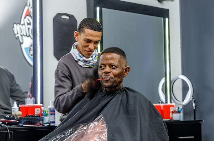 Barber sets new world record for speedy skin fades | Guinness World Records