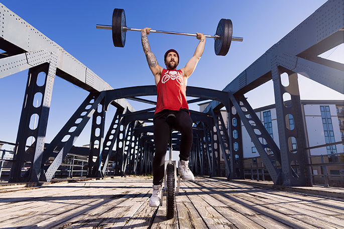 Scottish unicyclist breaks epic powerlifting record | Guinness World ...