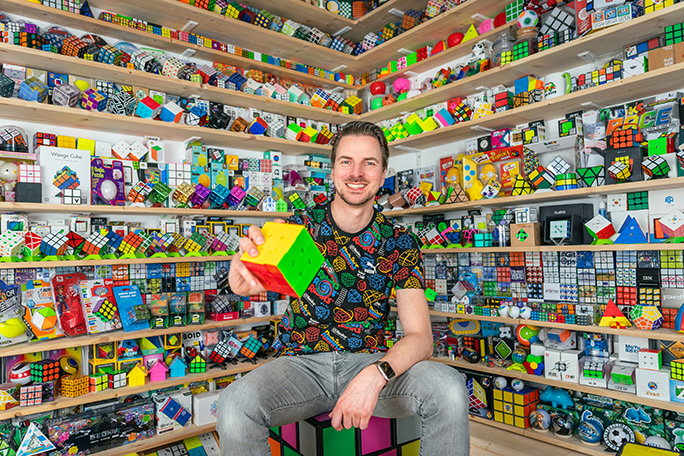 Rotating puzzle superfan breaks record with enormous collection | Guinness World Records