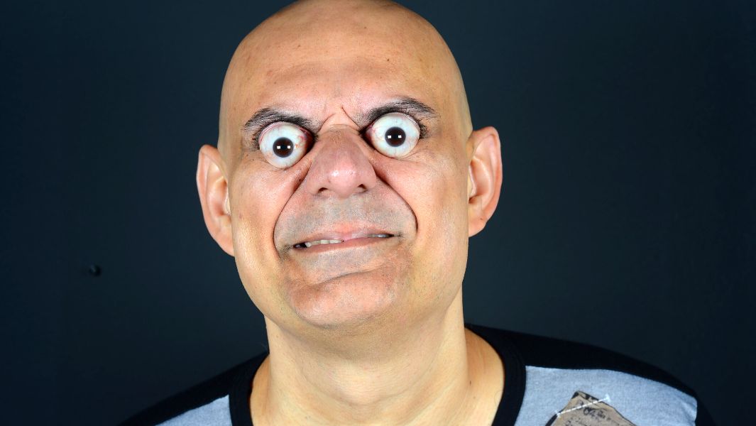 Farthest eyeball pop (female) | Guinness World Records