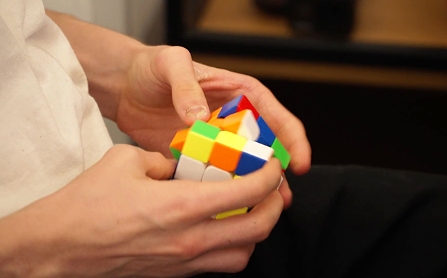 Speedcuber solves 6931 cubes in 24 hours smashing world record ...