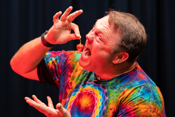 Carolina Reaper chowdown: Chilli pro eats TEN in just 33.15 sec ...