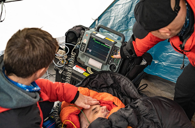Man spends three hours in full body contact with ice to break record ...