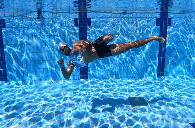 Egyptian man breaks longest underwater swim in one breath record ...