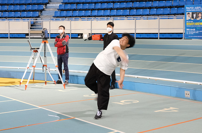 Epic paper airplane throw shatters world record in South Korea ...