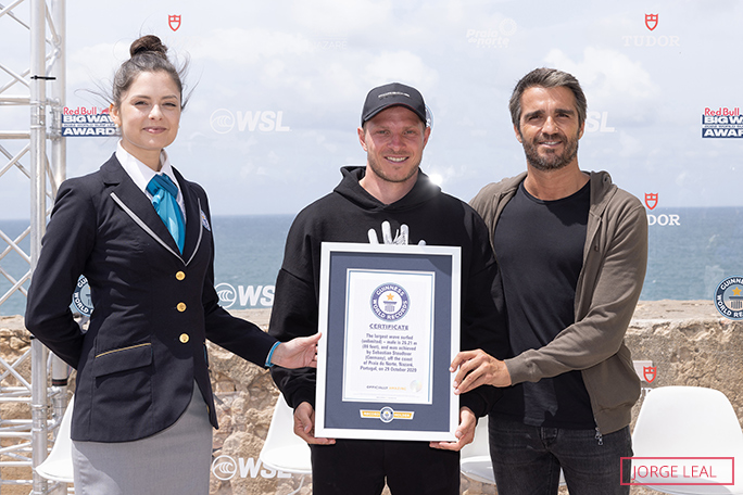 Sebastian Steudtner surfs giant wave and smashes world record ...