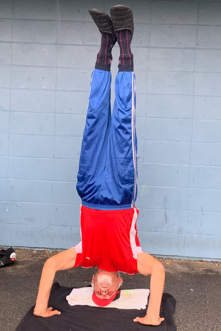 75-year-old Quebec man becomes oldest person to perform a headstand ...