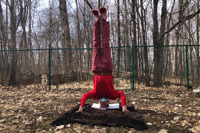 75-year-old Quebec man becomes oldest person to perform a headstand ...