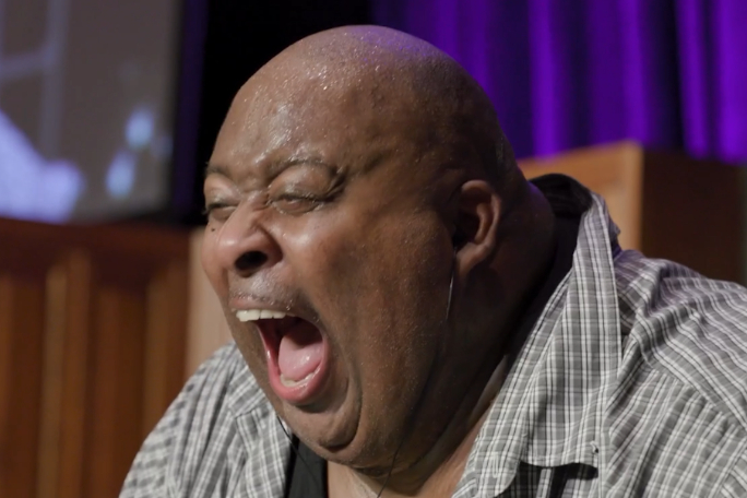 YouTuber chugs litre of Mountain Dew in 6.8 sec to break record ...