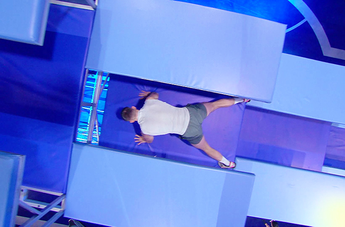 Fitness fanatics compete for brutal plyometric push-up record ...