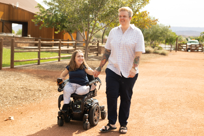 US couple sets greatest height difference record with nearly 3ft ...