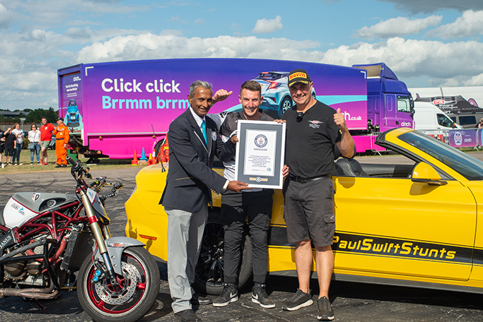 Stunt racer breaks record for tightest park in an electric car ever ...