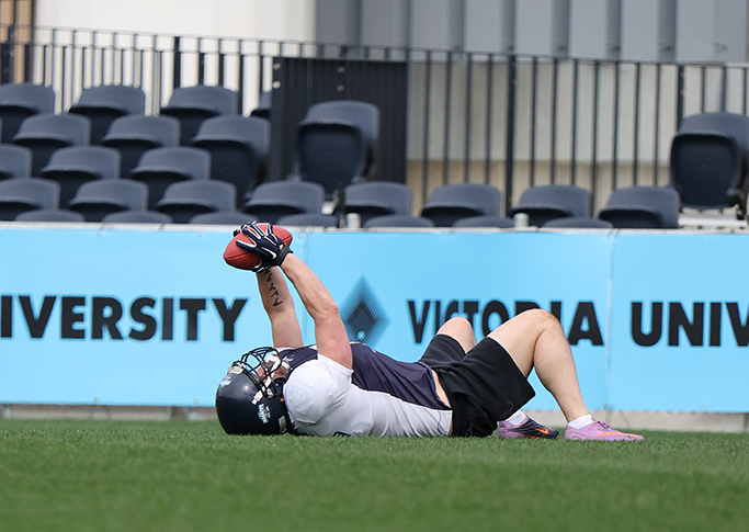 Brendan Fevola breaks record for highest altitude catch of an American ...