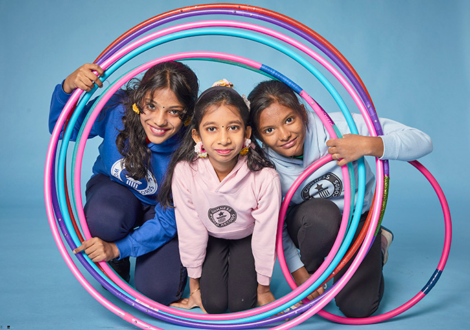 Amazing Chennai Hoopers smash nine hula hoop records in one day ...