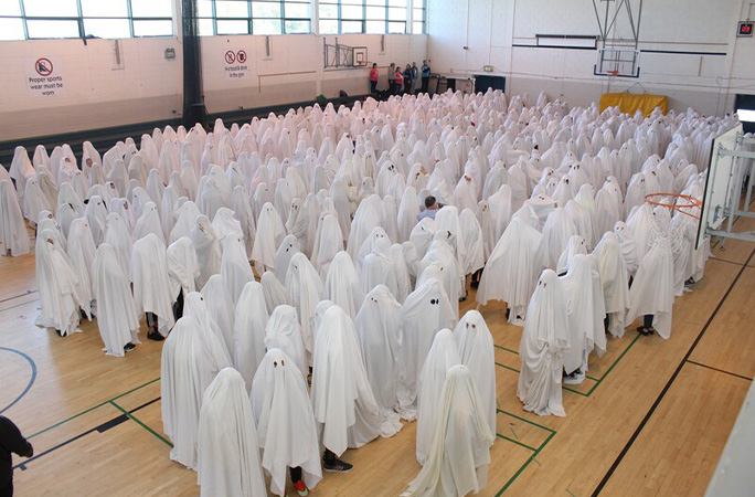Thousand-strong coven of witches brew up spooktacular fancy dress ...