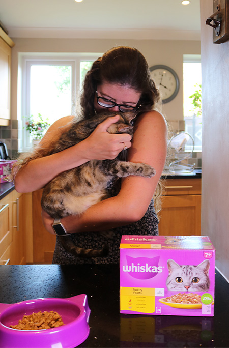 'My cat purrs louder than the TV': Noisy Bella claims loudest purr ...