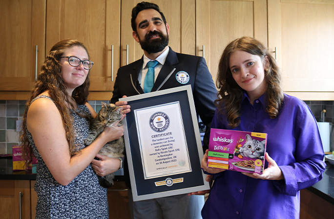 'My cat purrs louder than the TV': Noisy Bella claims loudest purr ...