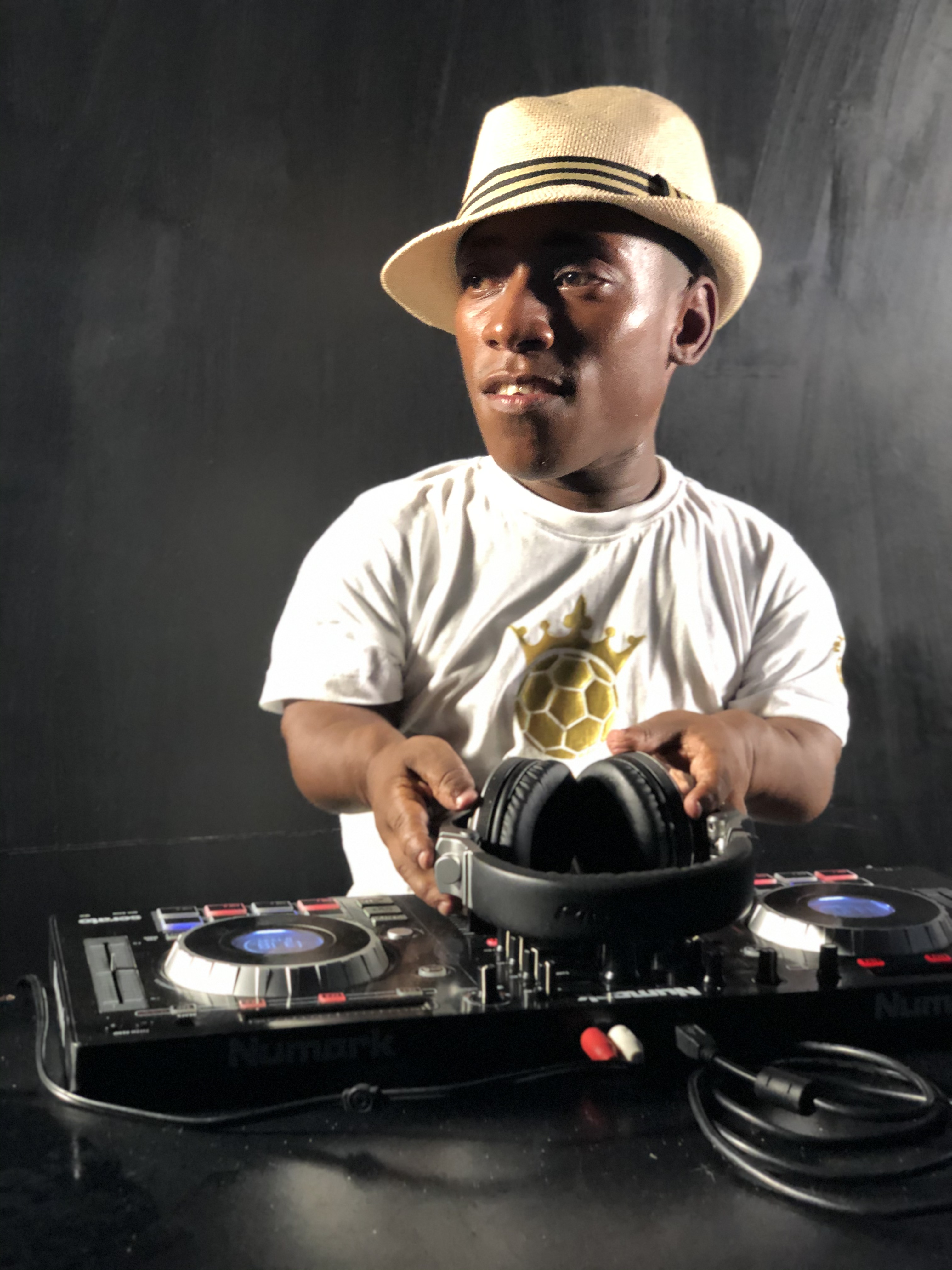 World’s shortest club DJ won’t let his height stop him making big waves ...