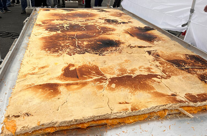 World’s largest grilled cheese sandwich made in USA weighing over 400 ...