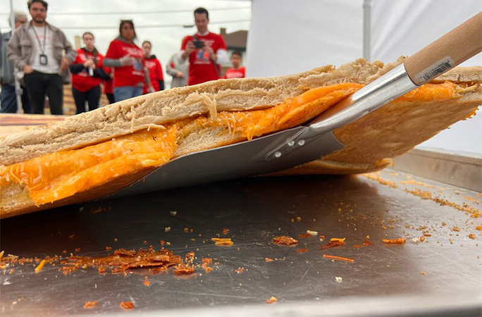 World’s largest grilled cheese sandwich made in USA weighing over 400 ...