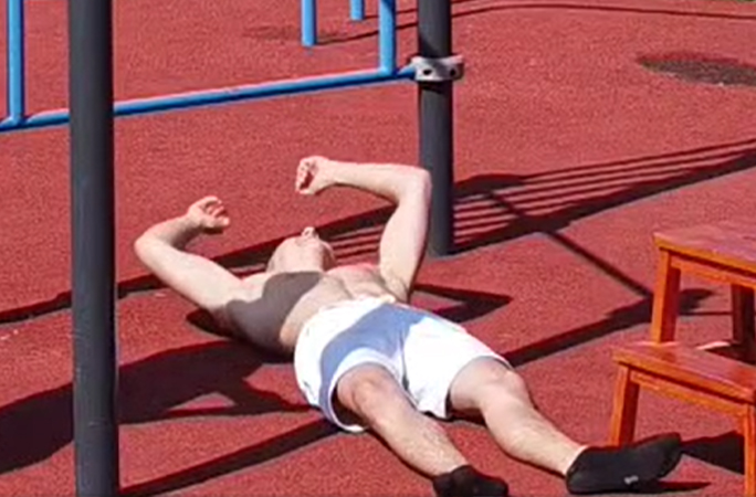 Teen bodybuilder performs record number of one-armed pull ups ...