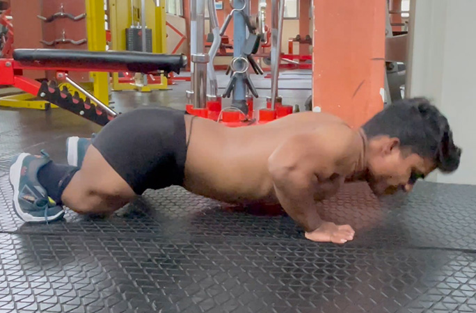 World’s shortest bodybuilder sets record for most push ups in a minute ...