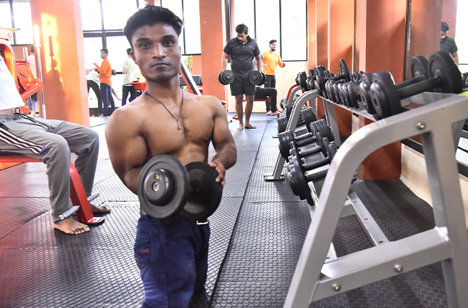 World’s shortest bodybuilder sets record for most push ups in a minute ...