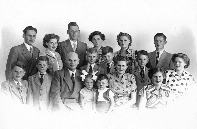 13 Dutch siblings with combined age of 1,116 break record | Guinness ...