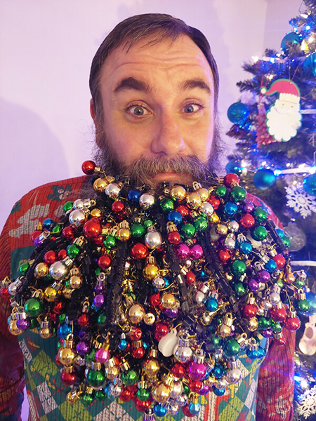 American man breaks Christmas record with 187 candy canes in his beard ...