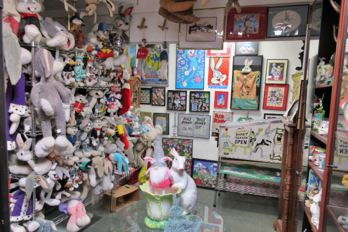 Bunny enthusiasts transform largest collection of rabbit related items ...