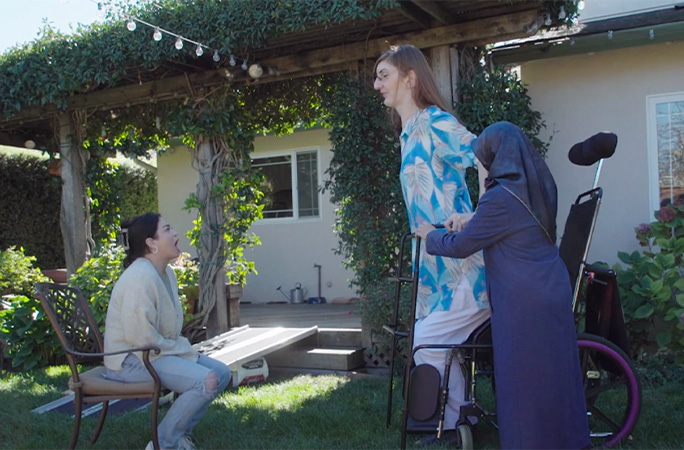 Record holder’s amazing reaction to discovering tallest woman was born ...