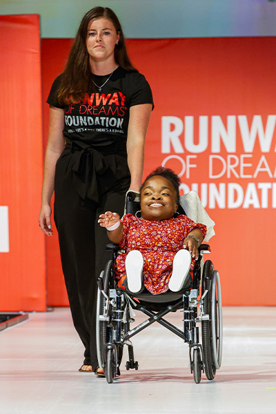 World’s shortest non-mobile woman models on runway to earn second ...