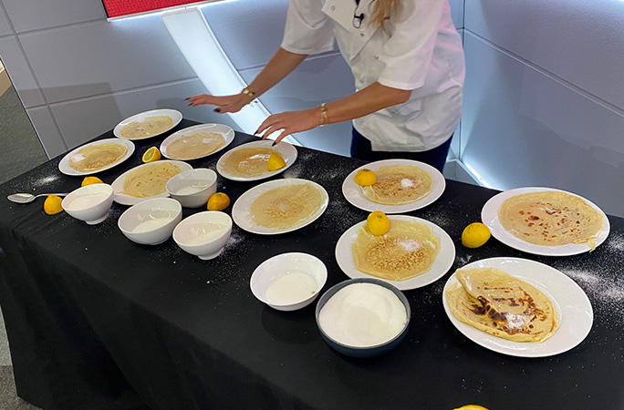 Amanda Holden proves she’s flipping excellent with Pancake Day record ...