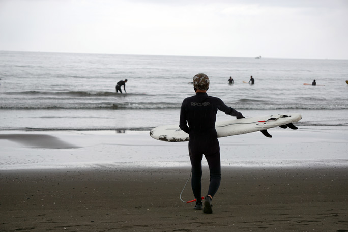 89-year-old man named world's oldest surfer after discovering sport in ...