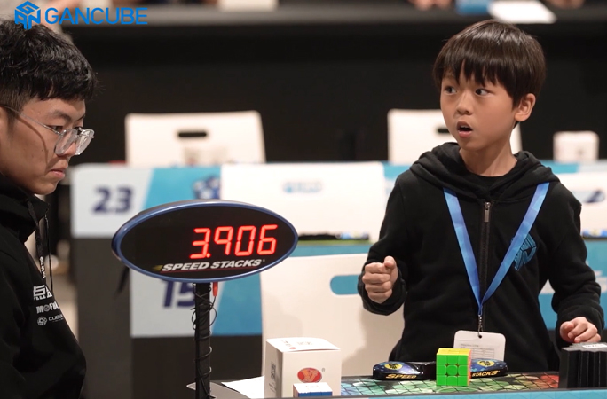 9-year-old Yiheng Wang solves cube in record-breaking average time | Guinness World Records